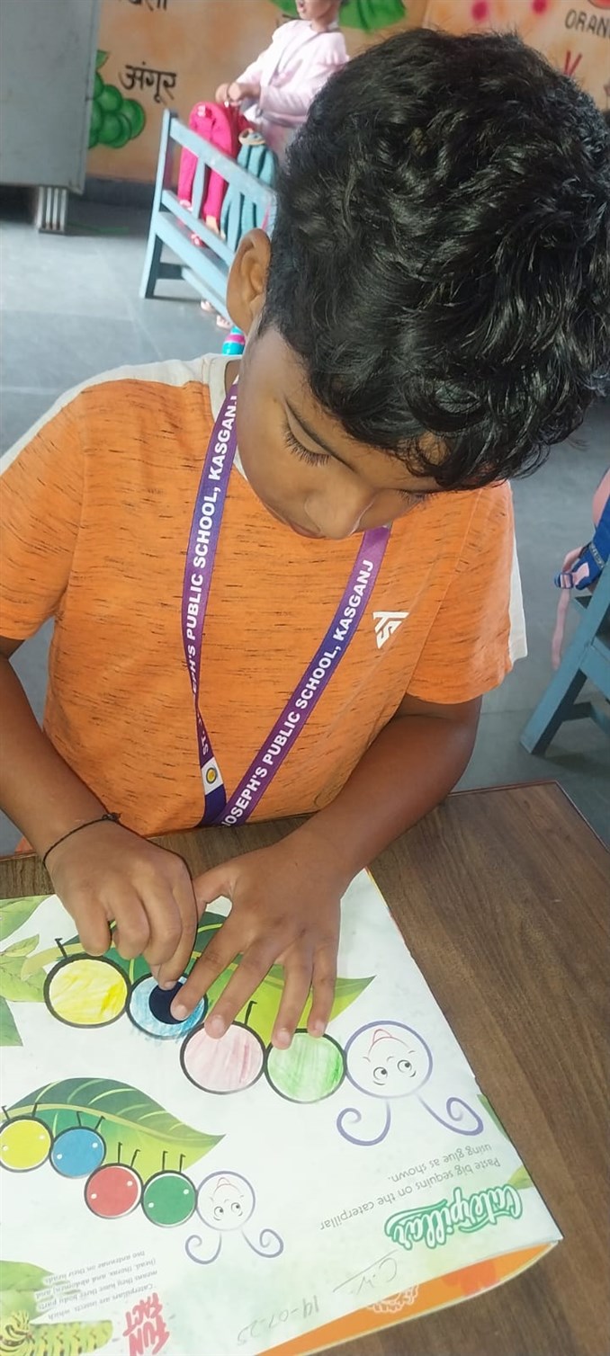 Pasting sequins activity by class UKG TULIP