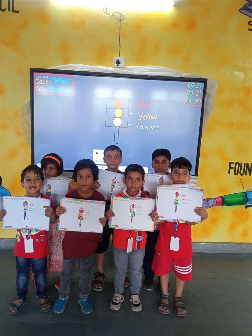 Traffic light Activity Class -LkG (lily)